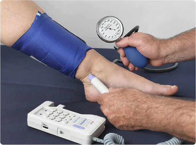 Examens cliniques de l'ulcère de jambe